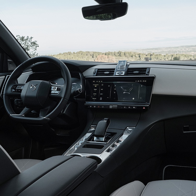 DS 7 Esprit de Voyage｜DSオートモビル公式サイト