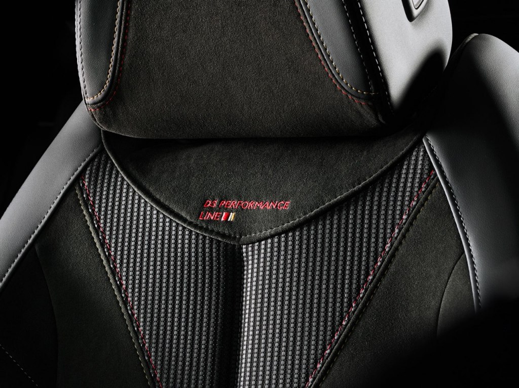 DS 4 PERFORMANCE LINE｜DSオートモビル公式サイト